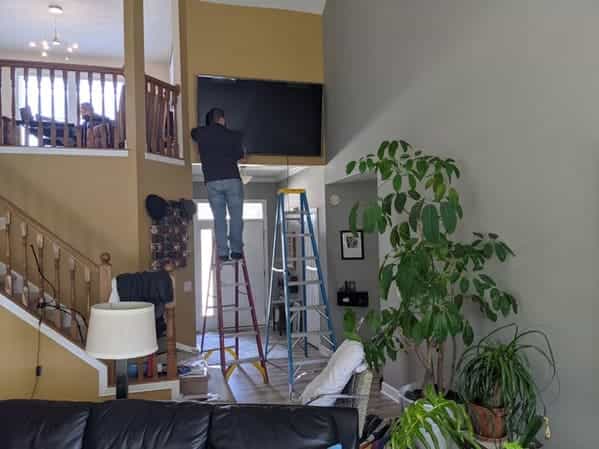 Thunder Dungeon - funniest bad tv mounting setups-25-10-07-2022