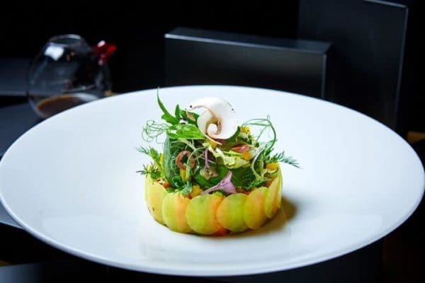 Restaurants are really REACHING for weird food presentations (25 PICS)