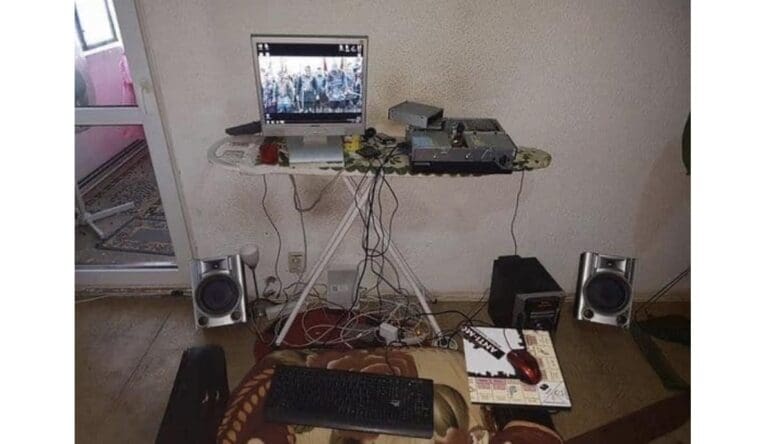 39 of the Weirdest Computer Setups People Apparently Use