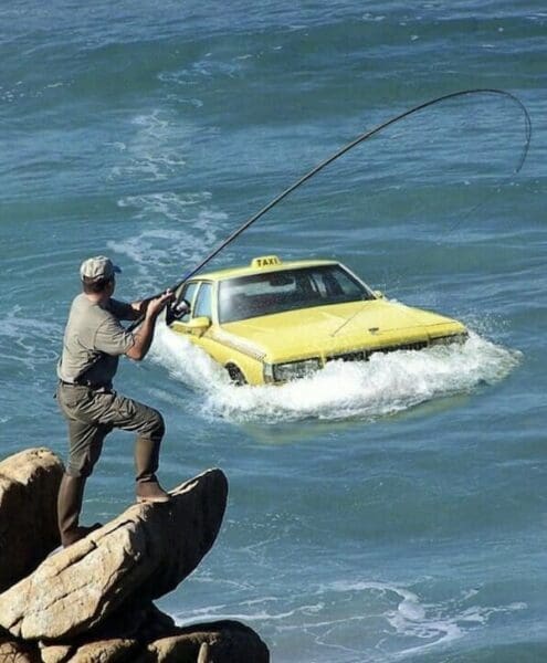28 Questionably Photoshopped Images That Defy Explanation