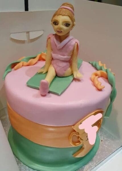 40 Cake Fails That Are Deliciously Hilarious (If Not Beautiful)