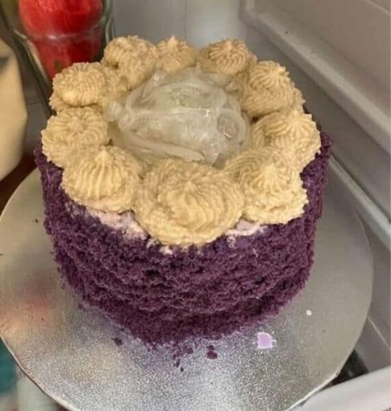 40 Cake Fails That Are Deliciously Hilarious (If Not Beautiful)