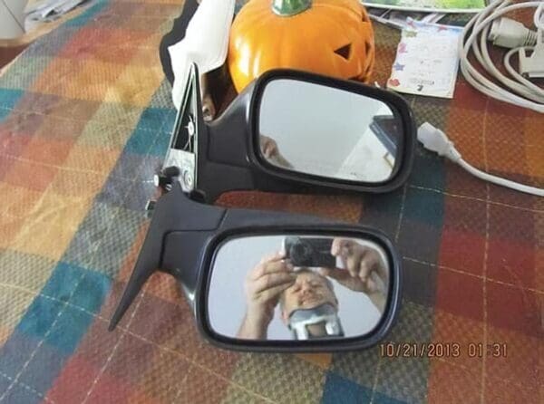 25 People Selling Mirrors Who Forgot How Mirrors Work