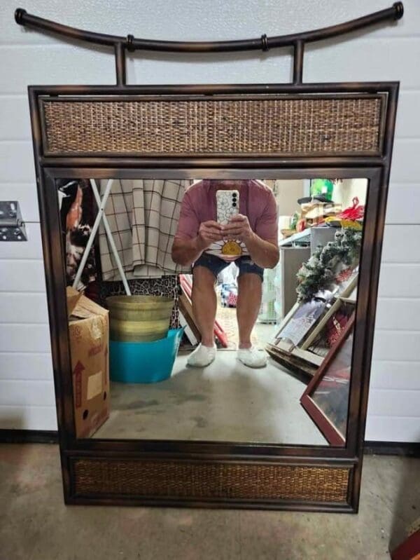 25 People Selling Mirrors Who Forgot How Mirrors Work